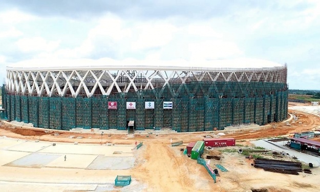 Stade d’Ebimpé : La pose de la toiture est achevée, la pelouse bientôt ...