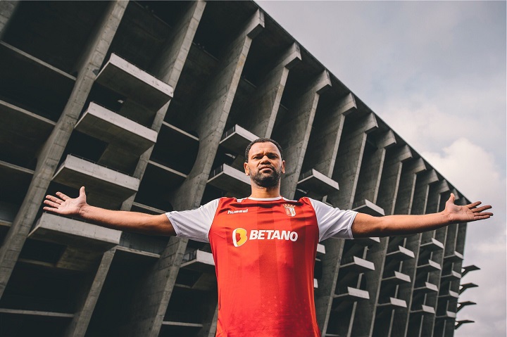 Rolando reprend du service au Portugal