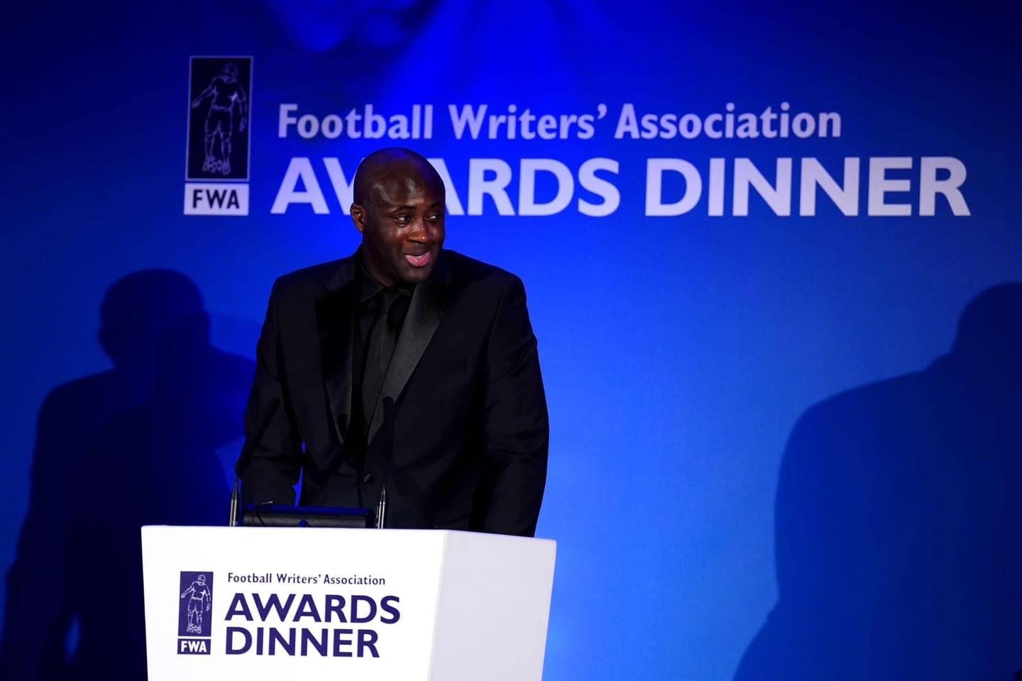 Angleterre : les journalistes décernent un prix à Yaya Touré pour son ...